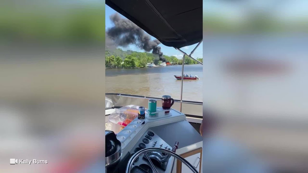 WATCH: Boat explodes in Prescott, Wisconsin - YouTube