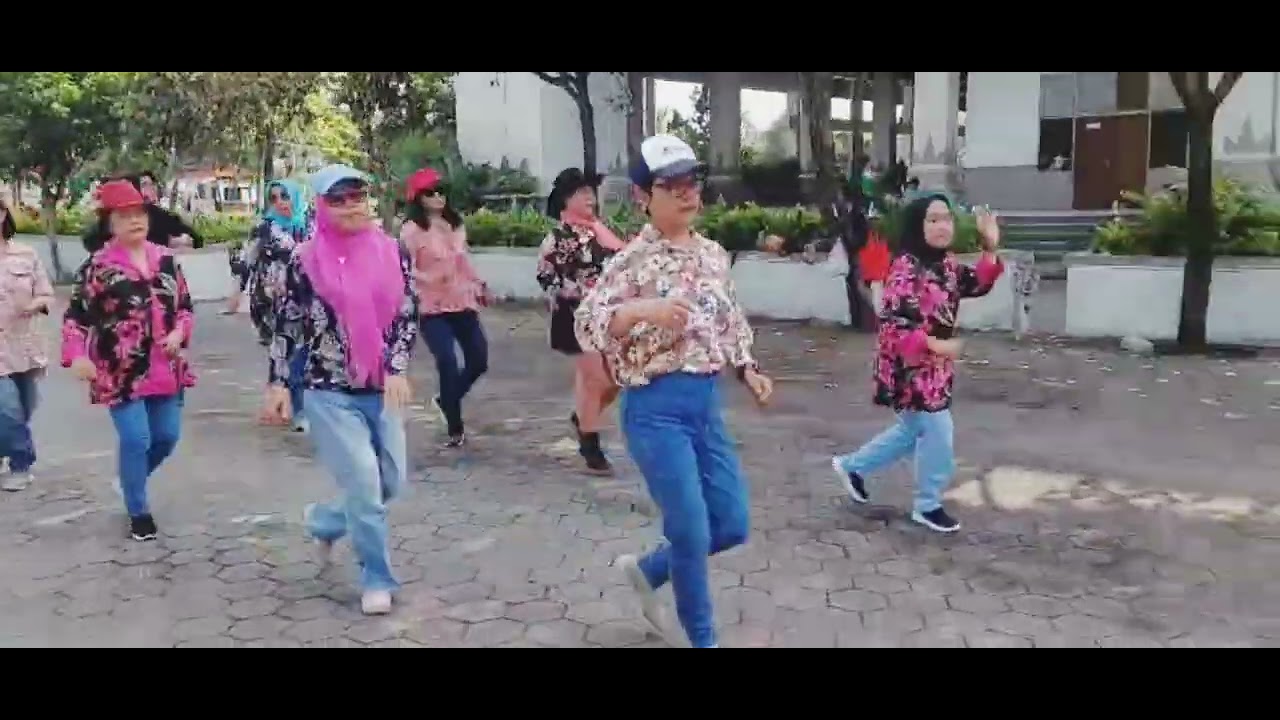I'M THE BEST LINE DANCE // Choreo NIA ( INA) // Demo RAHAYU Dance 💃 💃 ...
