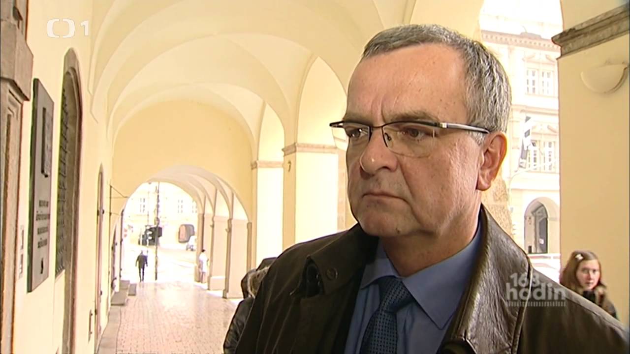 Kalousek odpálkuje novinářku - YouTube