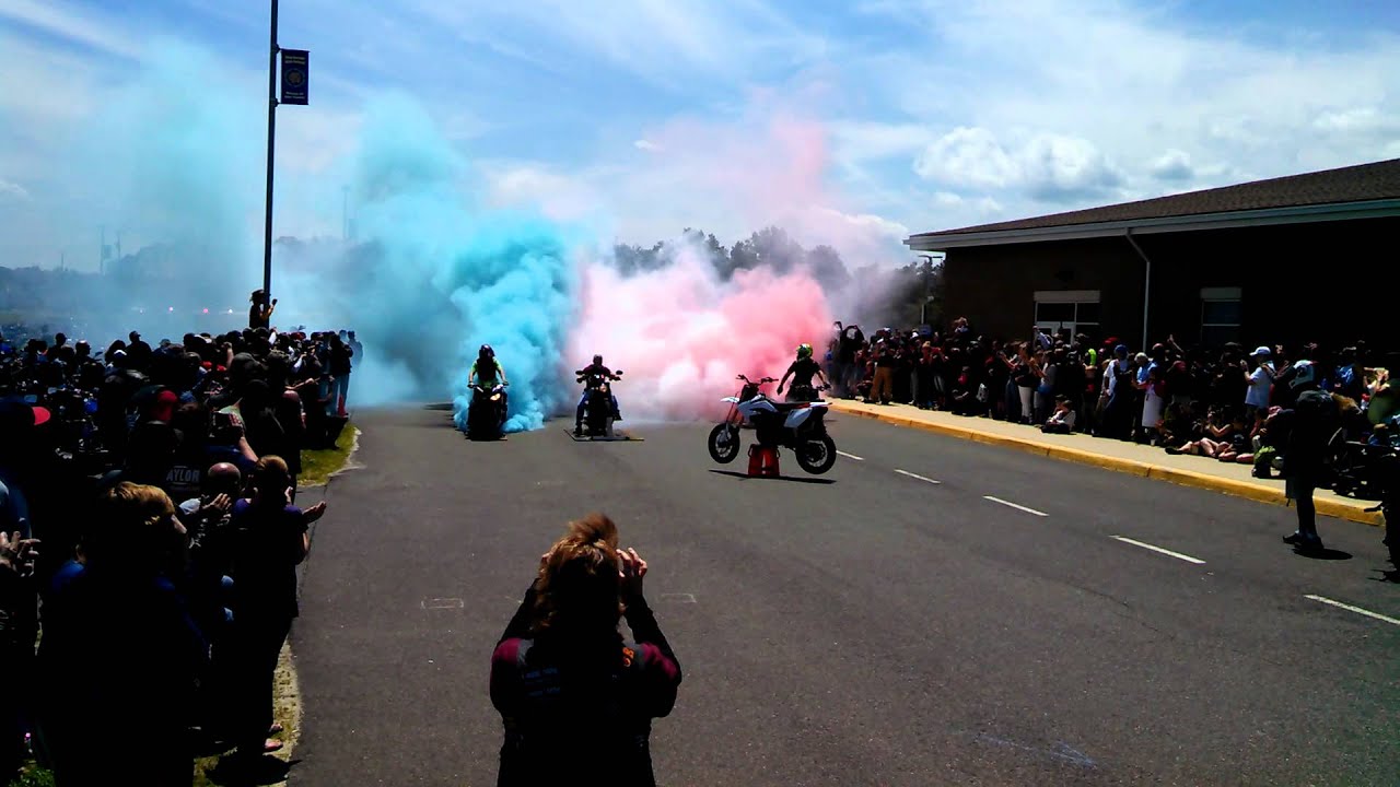 Some gave all, red white and blue burnout. - YouTube