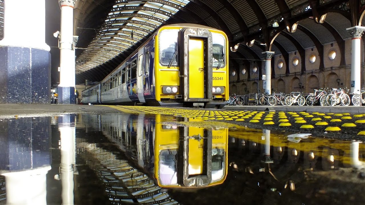 Northern class 155 Sprinter , 155341 , at York on the 29th December ...
