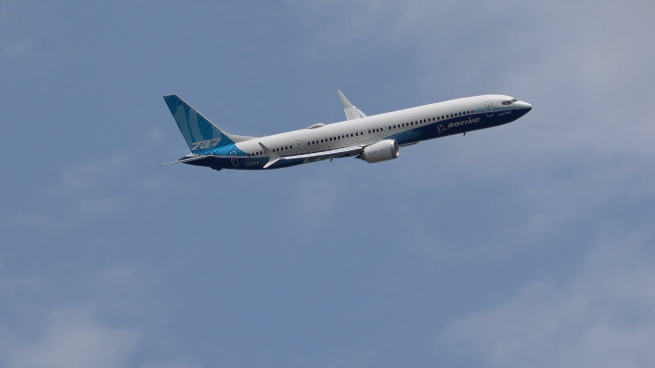 Farnborough Airshow '22. Boeing 737 Max 10. N27752. Neighbourhood views ...