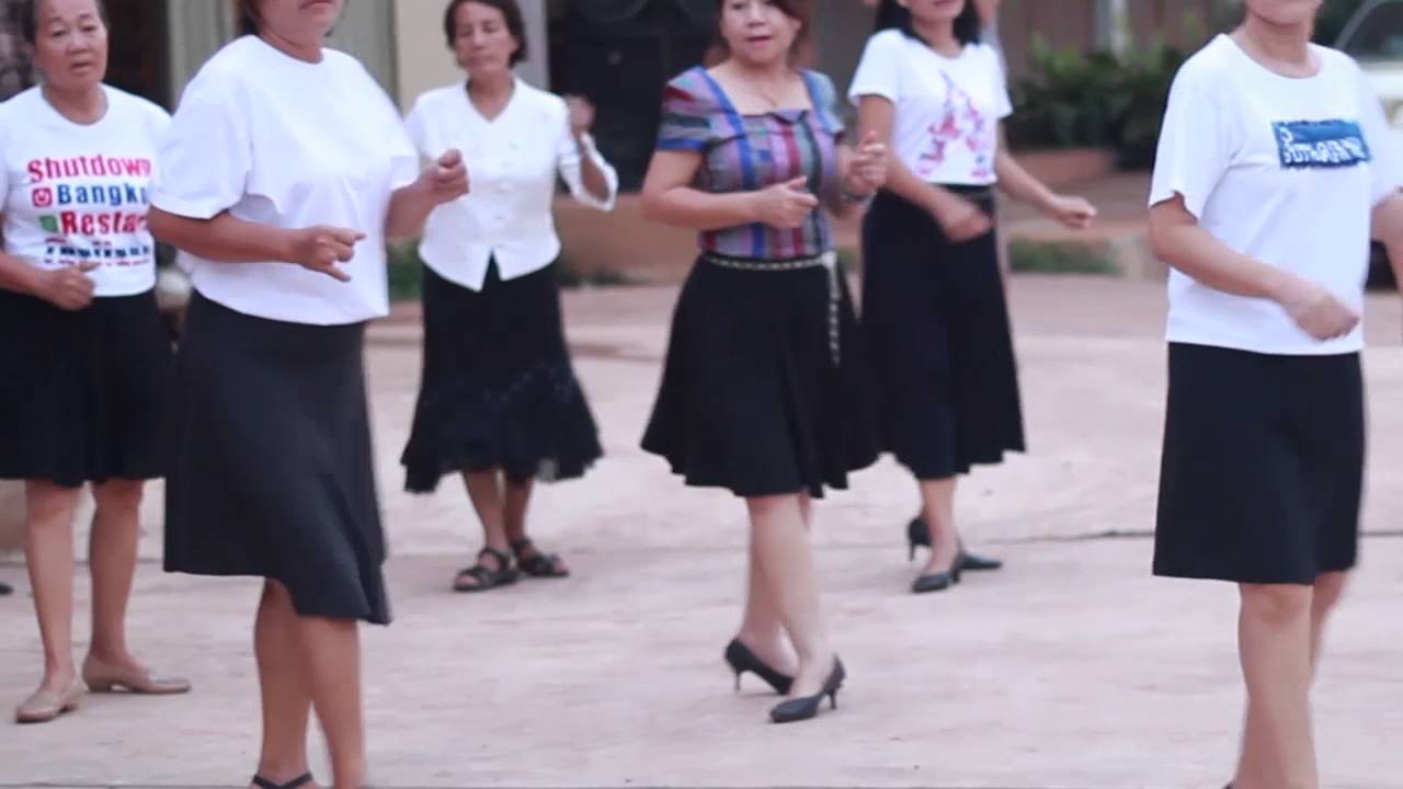 ตะลุงริมฝั่งโขง : Thai Line dance โดยกลุ่มสตรีอำเภอศรีสงคราม - YouTube