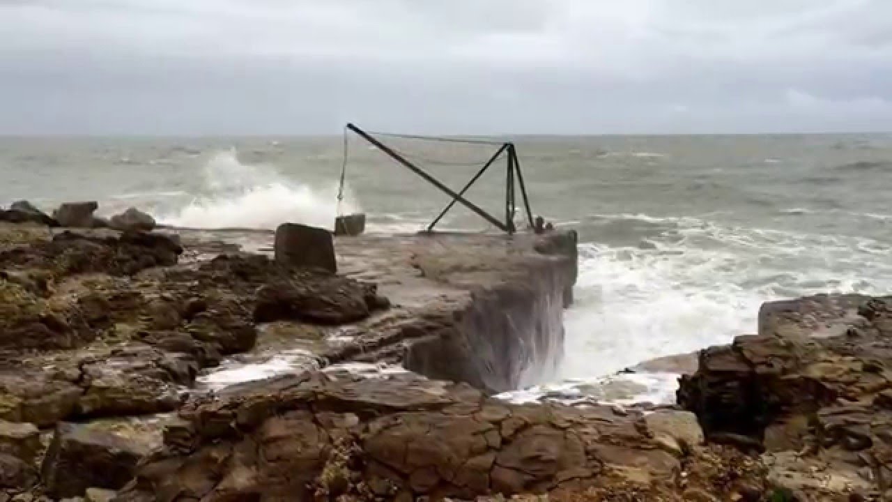 Portland bill storm big waves and blow hole January 2016 - YouTube