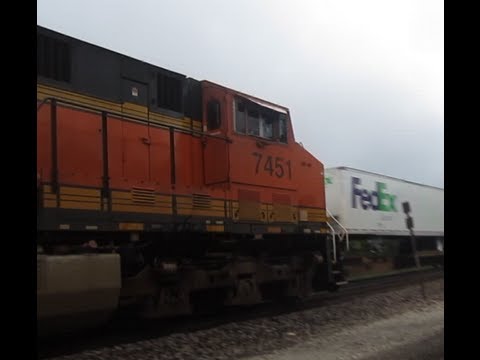 Unexpected Meet: BNSF 7883 East and BNSF 7451 West Coal City, IL 8/26/12 - YouTube