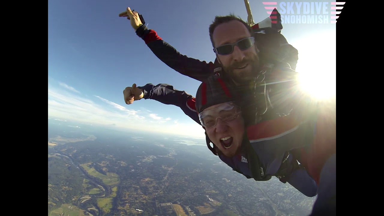 Colton Bailey's Tandem skydive! - YouTube