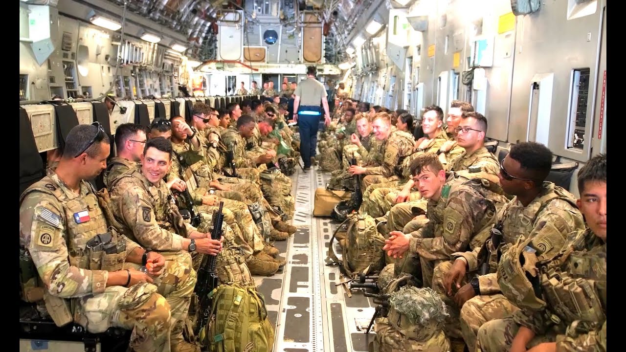 C-17 Flight Crew visits Robins Maintainers - YouTube