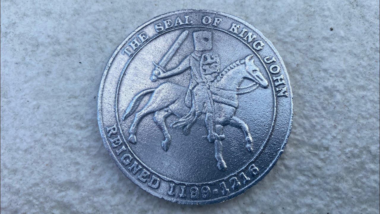 Sand casting a coin from aluminium cans ( petrobond ) the seal of king ...