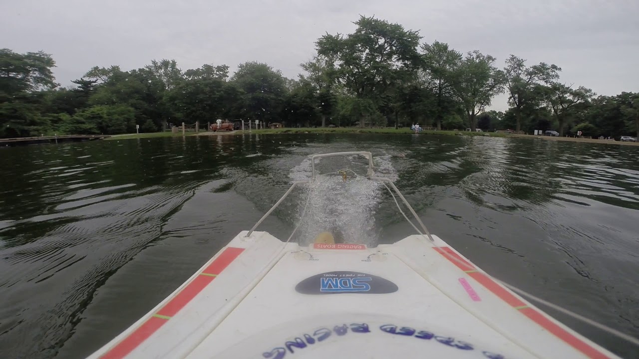 "Live bait" Rc Bass Fishing Boat Neptune - YouTube