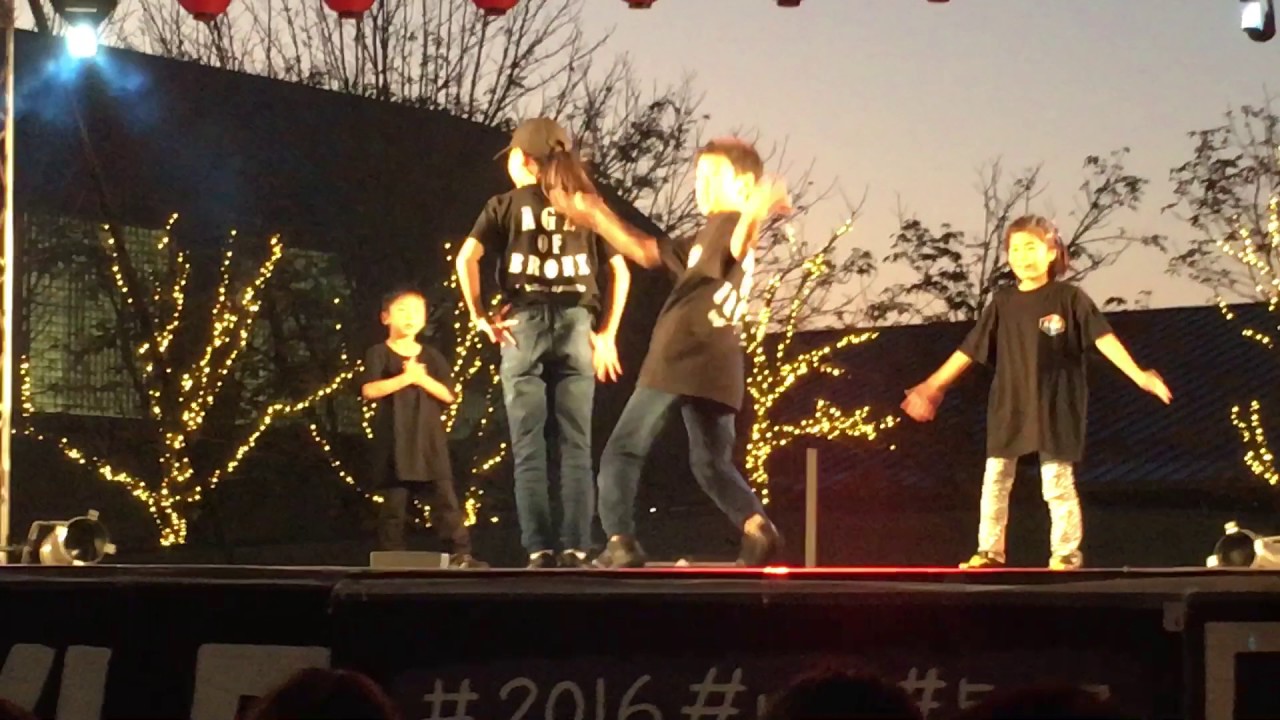 城西国際大学 学園祭 AGE OF BRONX breakdance showcase 【village breakers】 - YouTube
