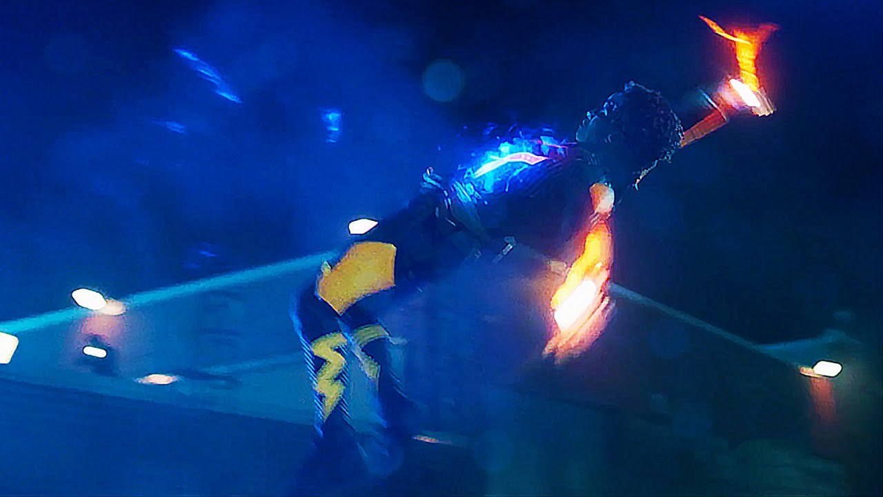 Lightning Gets Shot - Black Lightning 4x01 - YouTube