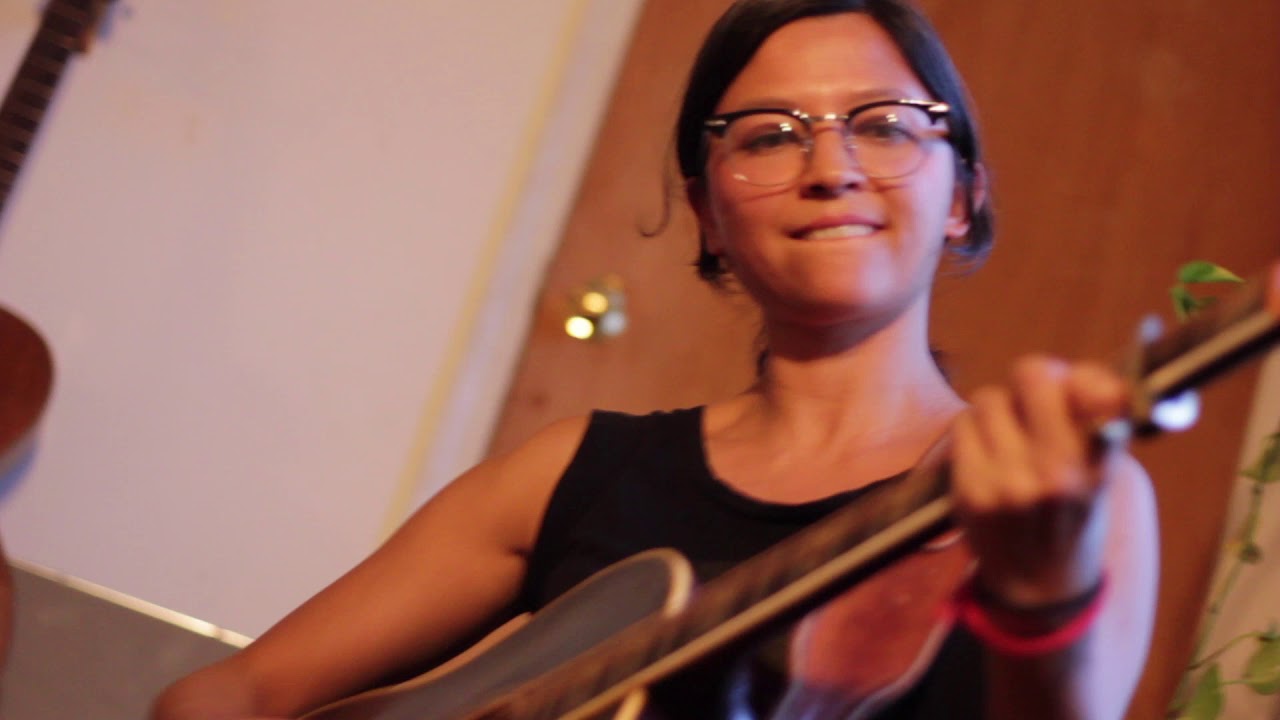 Ginny's Kitchen plays Nancy Dawson - YouTube