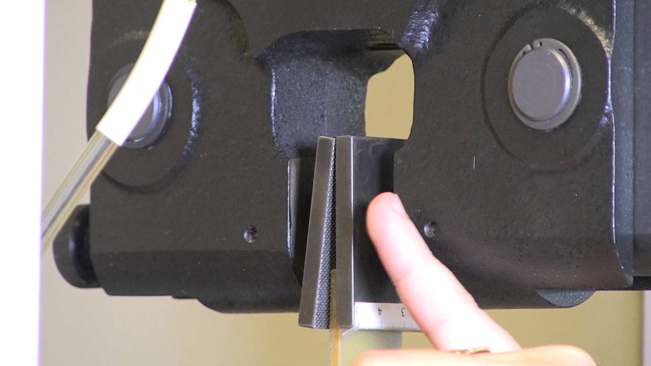 Instron 3366 - Clamping of the Specimen - YouTube