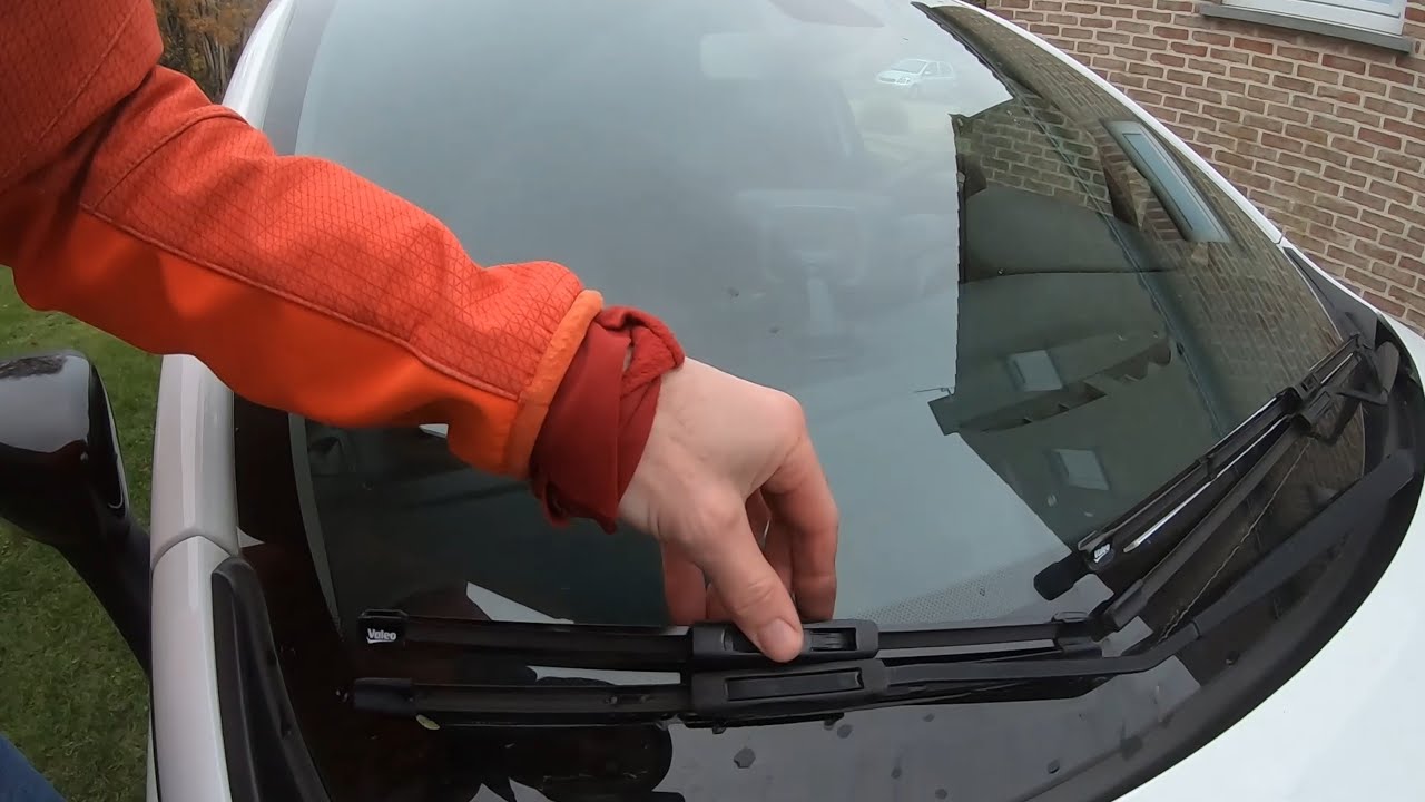 How To Change the windowwipers from a clio 4 (back and front) Valeo ...