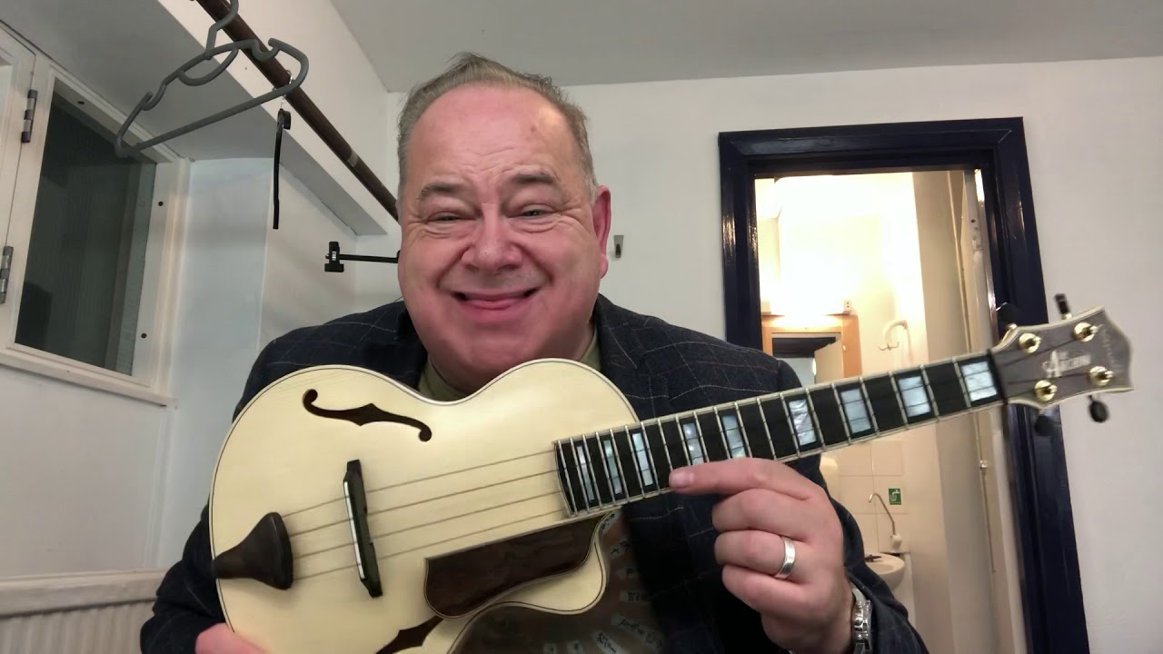 Toby Chennell Archtop Ukulele - YouTube