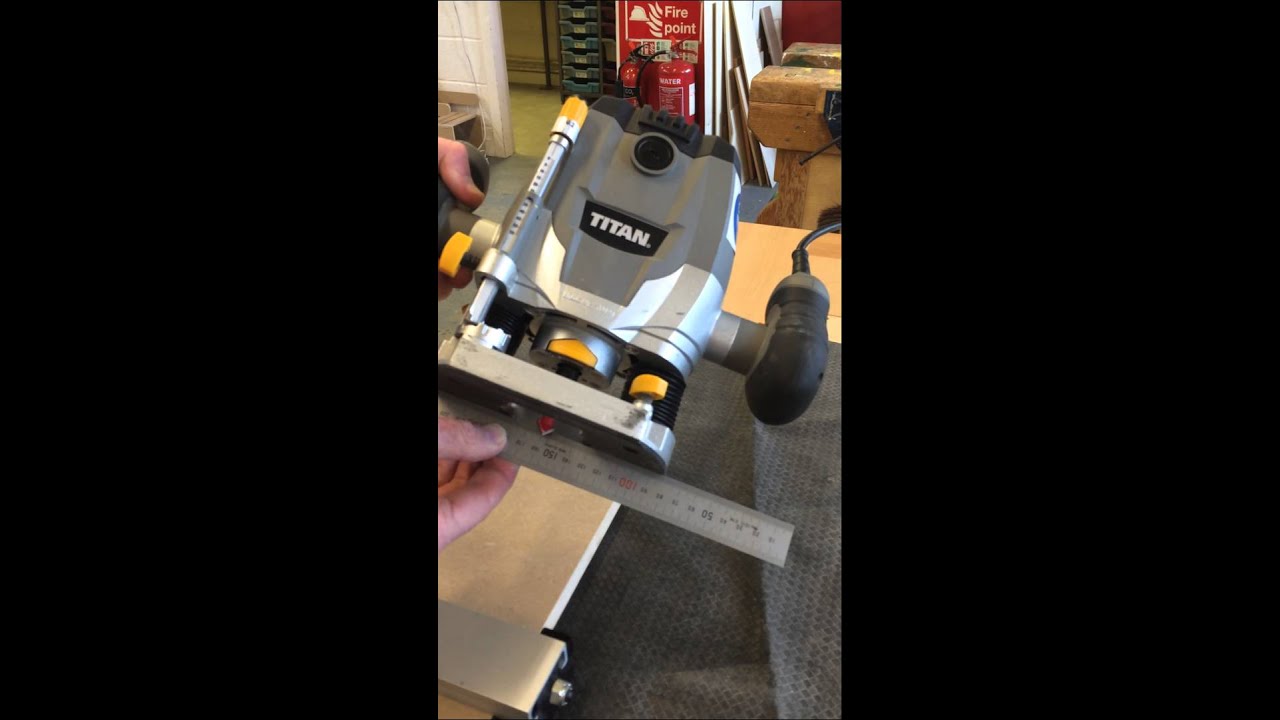 Router - Setting the depth of cut on the hand held router - YouTube