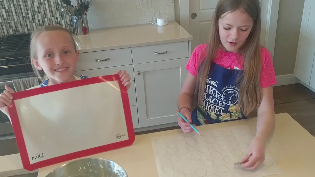 Macarons - Kids Cooking Company - YouTube