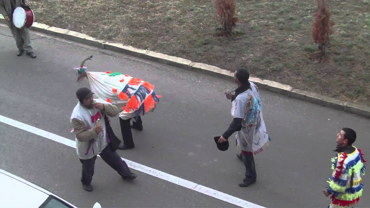 Colindatori cu Capra 2013 decembrie . (HD) - YouTube