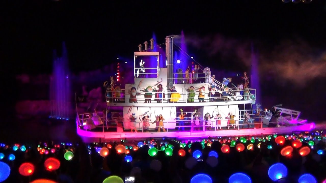 Fantasmic Glow with the Show Ears Debut at Disney's Hollywood Studios ...