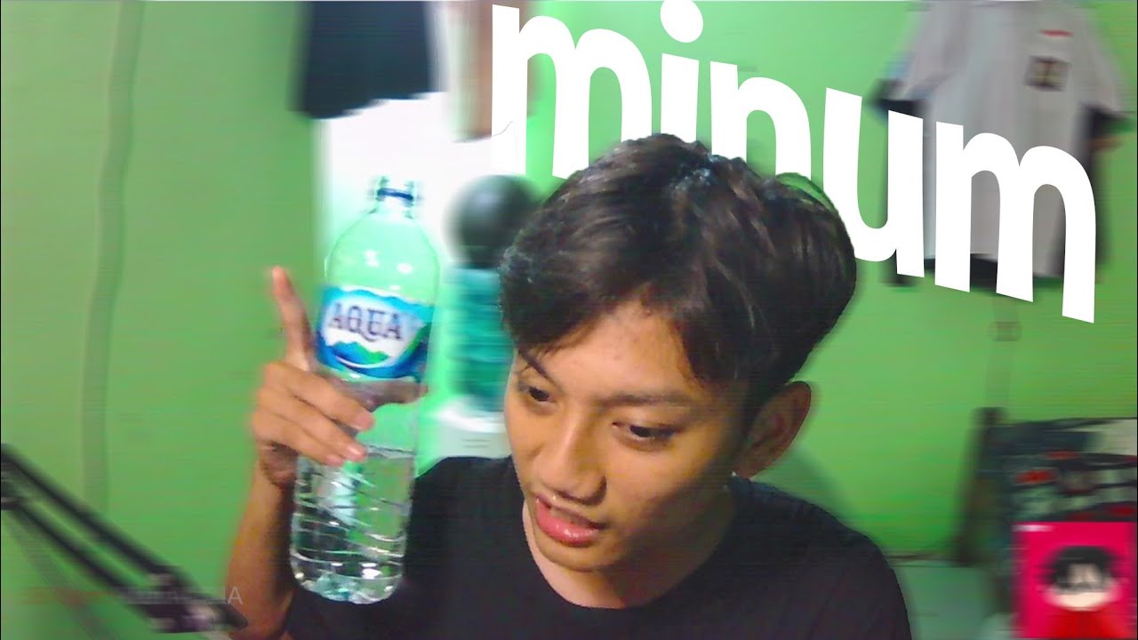 CARA MENGHABISKAN SATU BOTOL AQUA BERISI 1,5 LITER DALAM SEKALI MINUM ...
