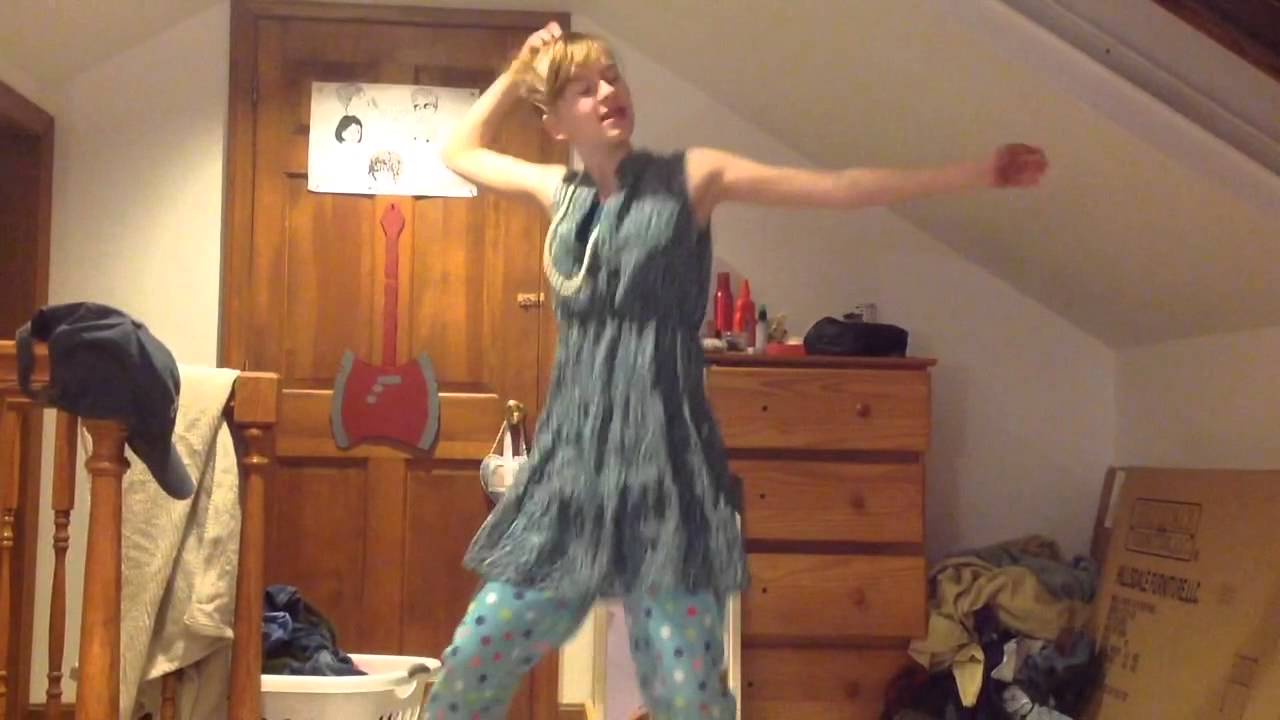 Dancing to "Shake it Off" - YouTube