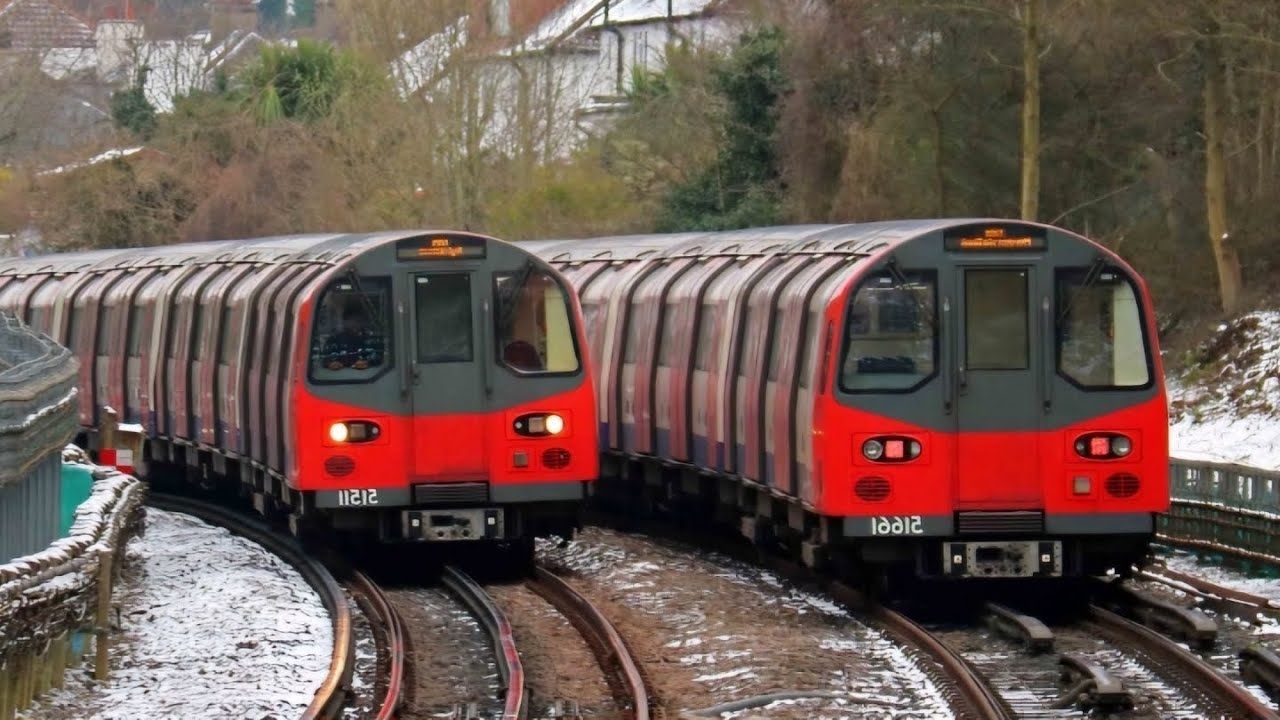 Northern line, 1995 train stock (Acceleration 2024) - YouTube