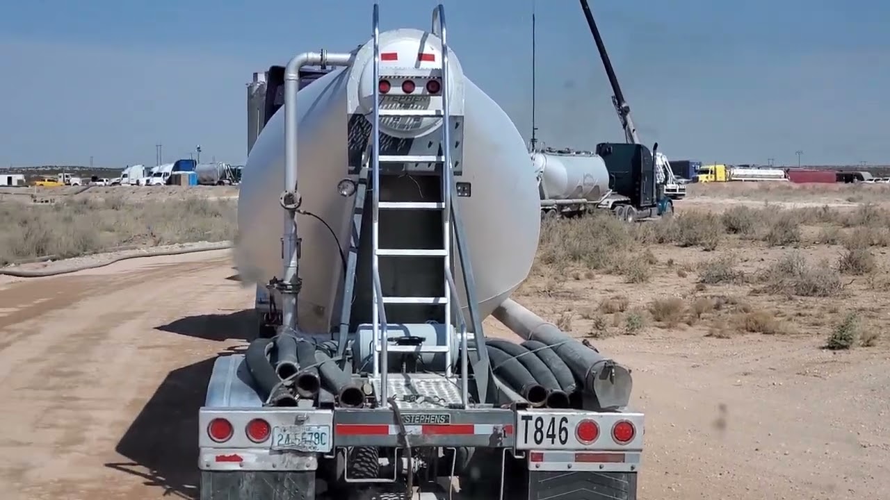 Sand Hauling in the Oilfield-West Texas/SE New Mexico - YouTube