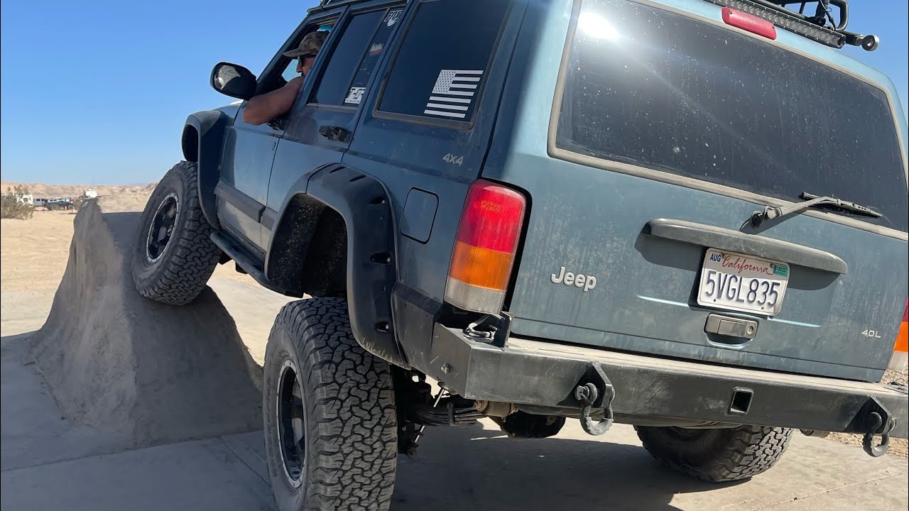 Jeep XJ Flex Test @ Truckhaven in Ocotillo Wells - YouTube