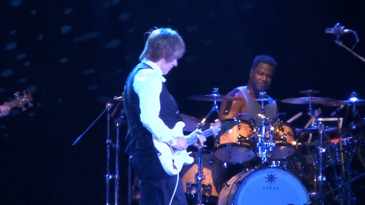 Jeff beck Paris 2016 Stratus - YouTube