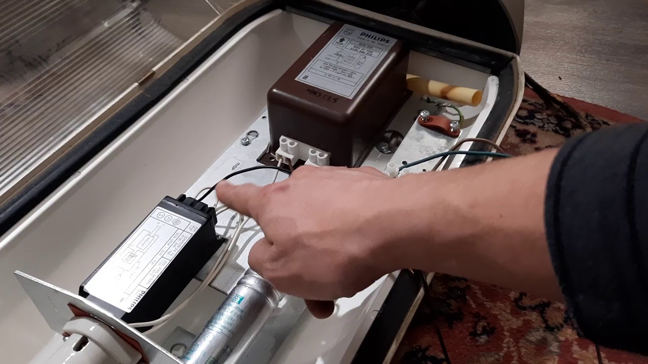 Philips SRS 201 / Large version / SOX-E 91w / 1994 / Partie 1 / 2 - YouTube