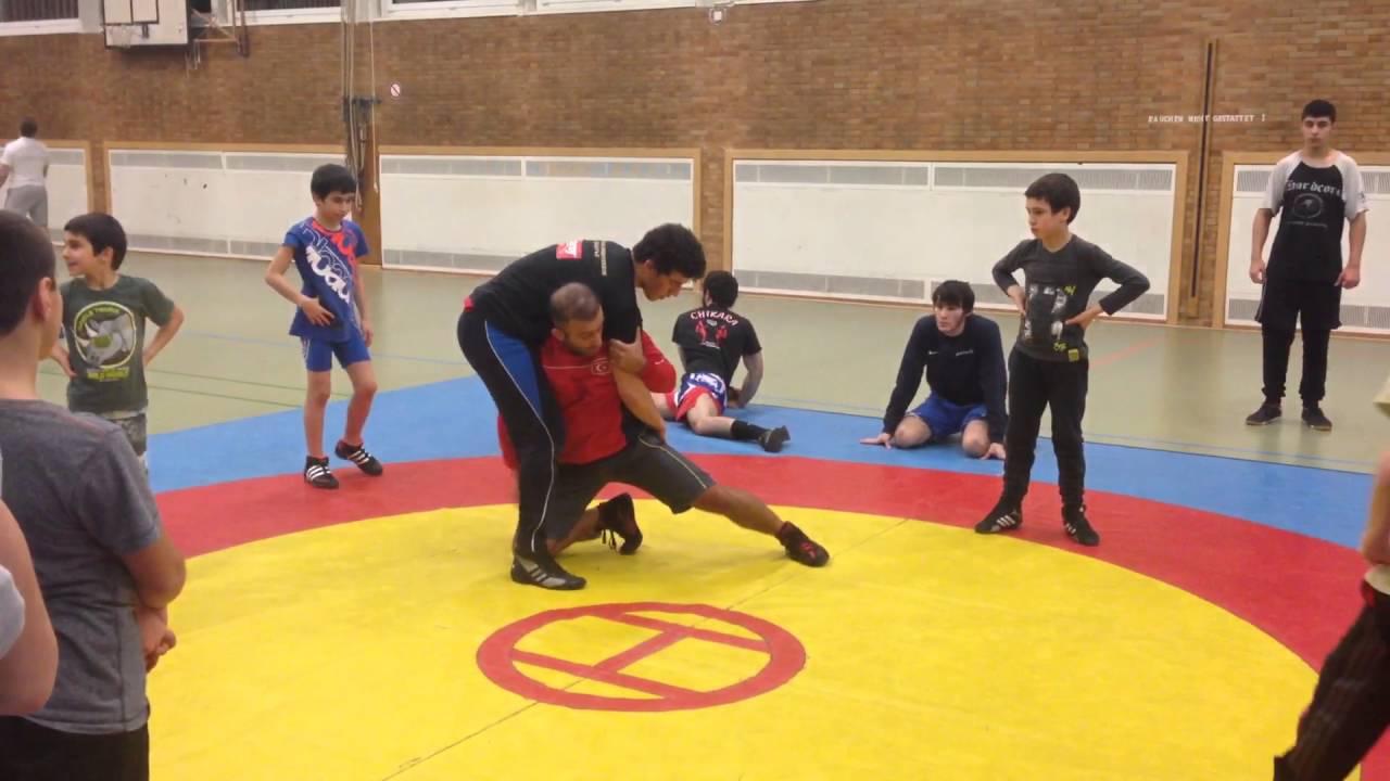 Wurftechnick im Freistil Ringen. Fassarten im olympischen Ringkampf ...