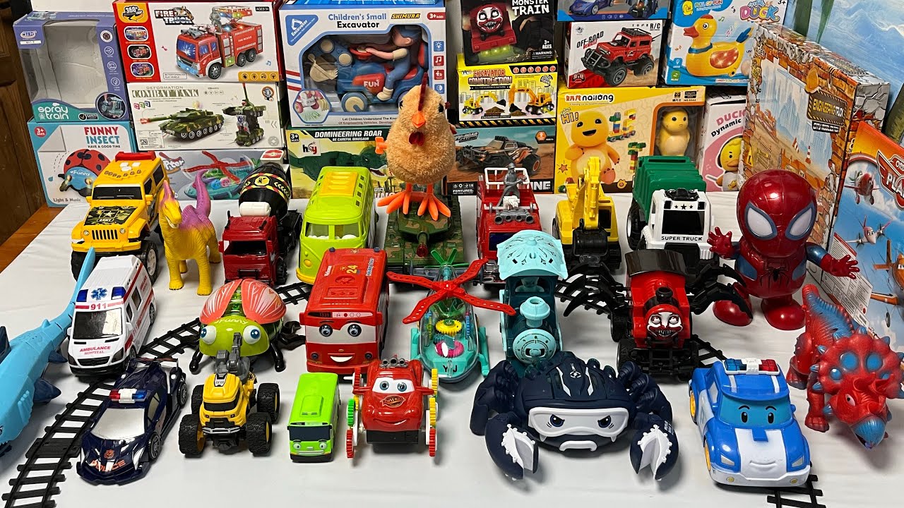 Tumpukan dan bermain mainan mobil Damkar, Tank, Helikopter, Dinosaurus ...