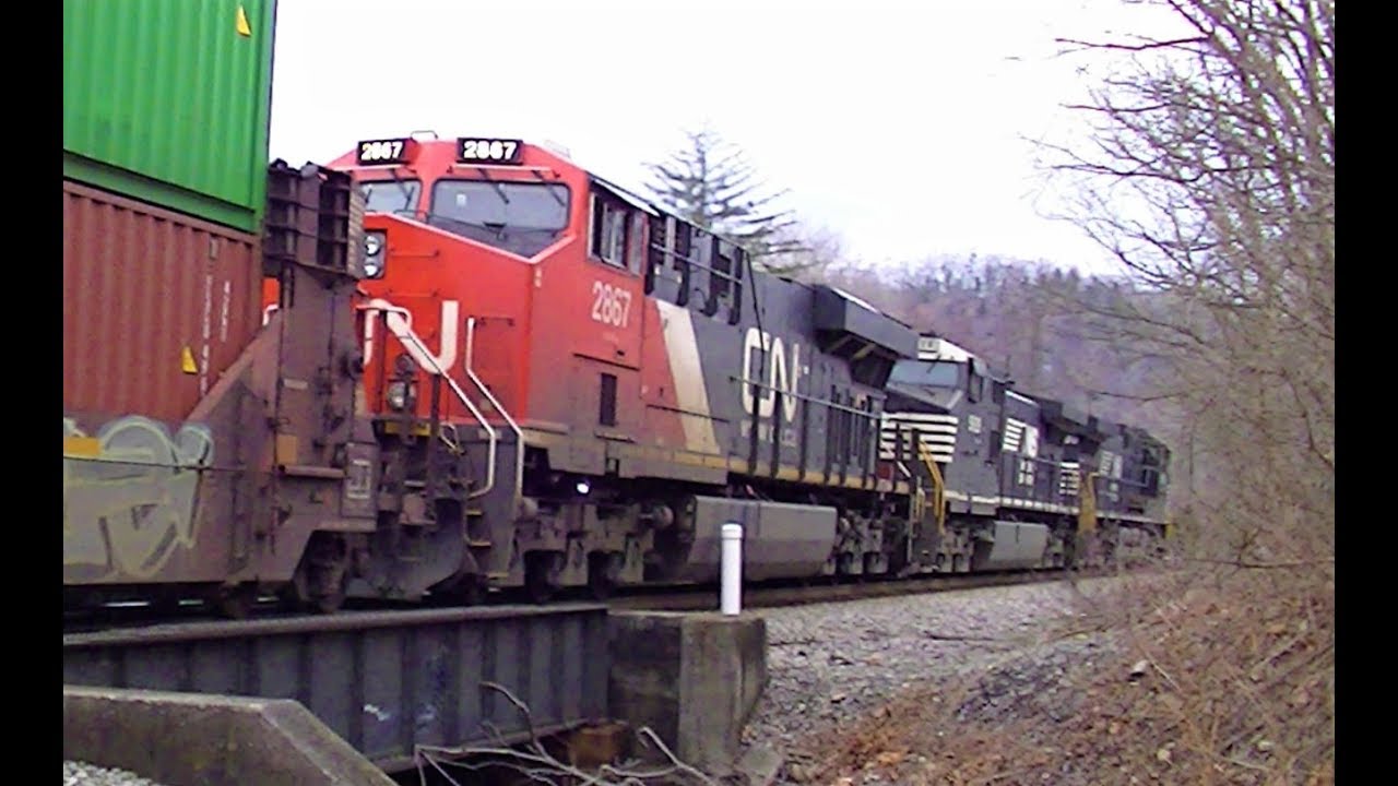 Meet of NS 41N & NS 234 with CN Trailing - YouTube