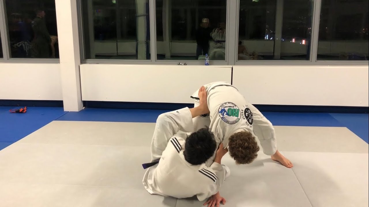 35. Triangle Choke and Armbar from De La Riva Guard in Gi #bjj # ...
