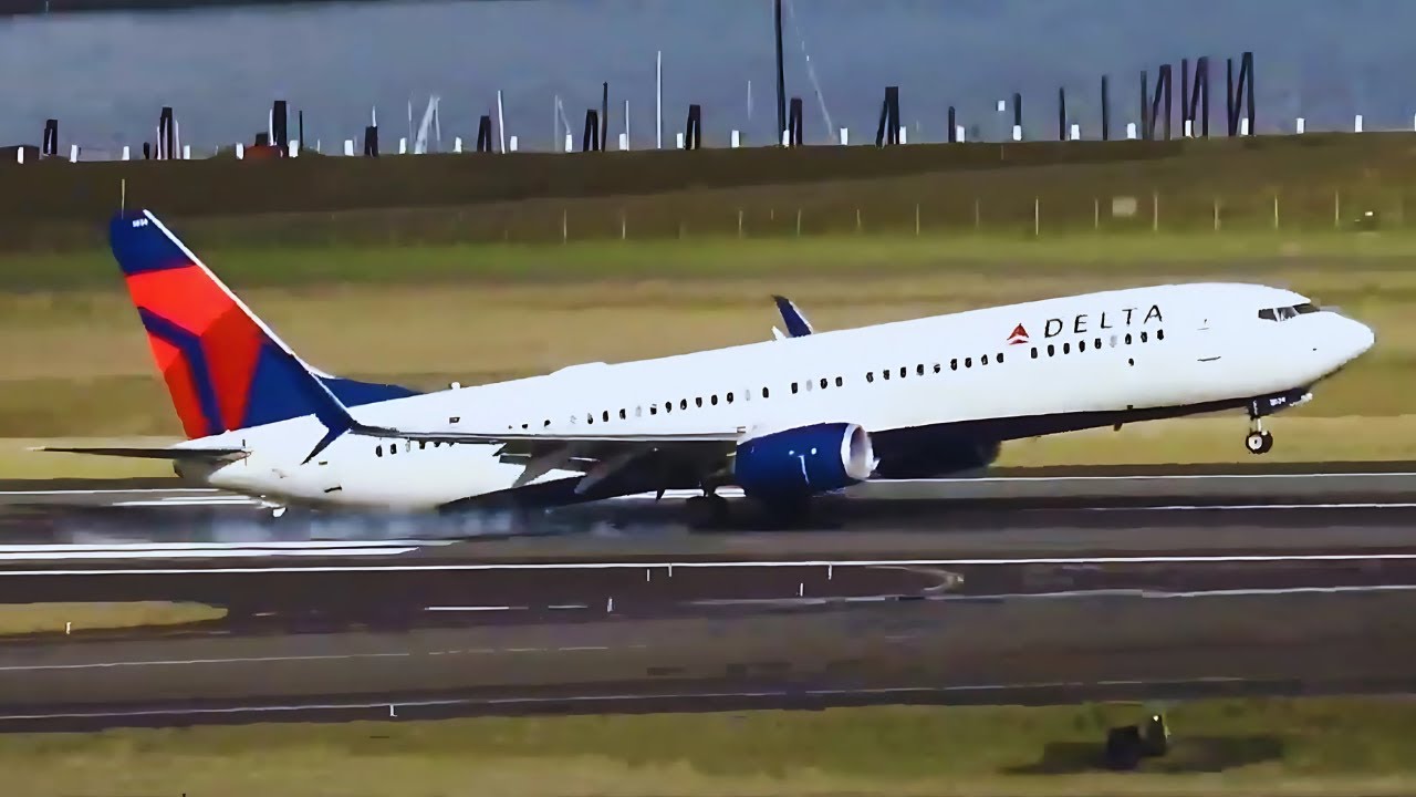 Delta 737 Suffers Tailstrike - YouTube