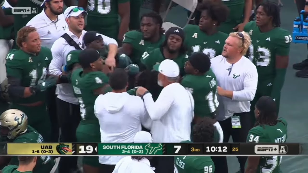 USF players fight each other on the sideline 💀 - YouTube