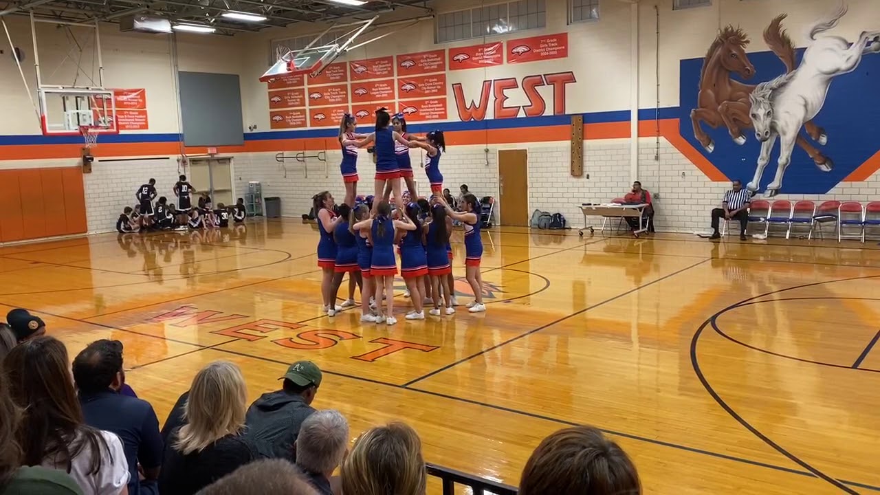 Cheerleaders half time dance - YouTube