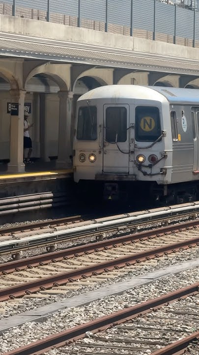 MTA BMT Short Video: Manhattan Bound R46 (N) Train @ Bay Pkwy - YouTube