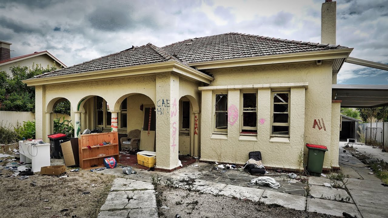 Abandoned- 3 trashed homes with stuff and junk every where! - YouTube