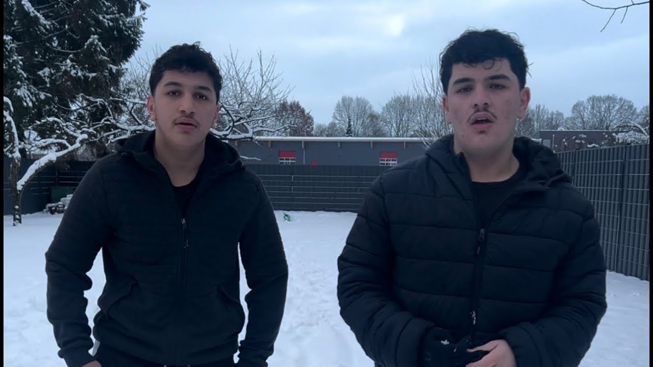 Wer macht den besseren Schneemann ⛄️ - YouTube