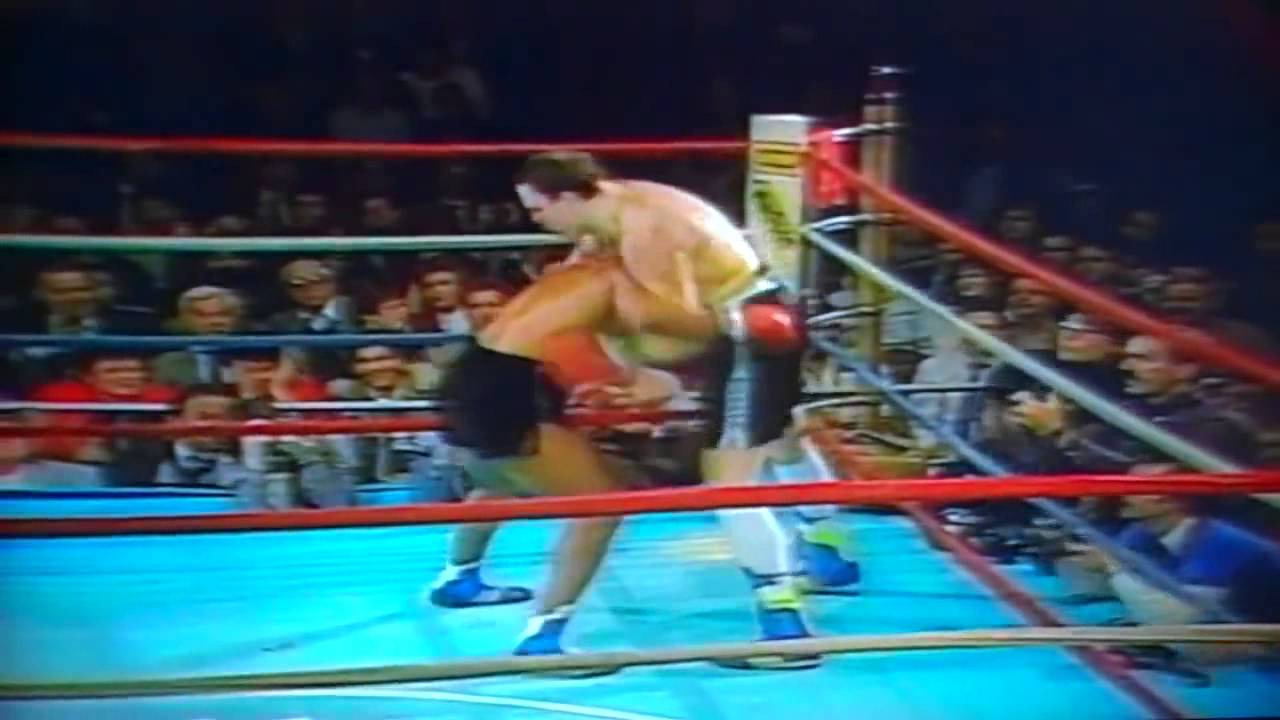 Mike Tyson breaks Sammy Scaff - YouTube