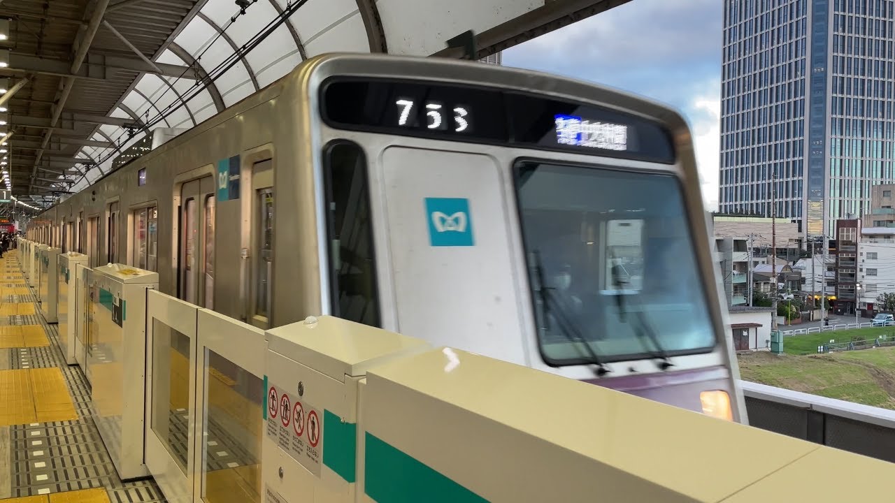 東京メトロ8000系8101F、東急2020系2131F - YouTube