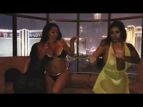 Pornstars Twerking Competition💋 Kiara Miah and Kiki 😍gotta love it