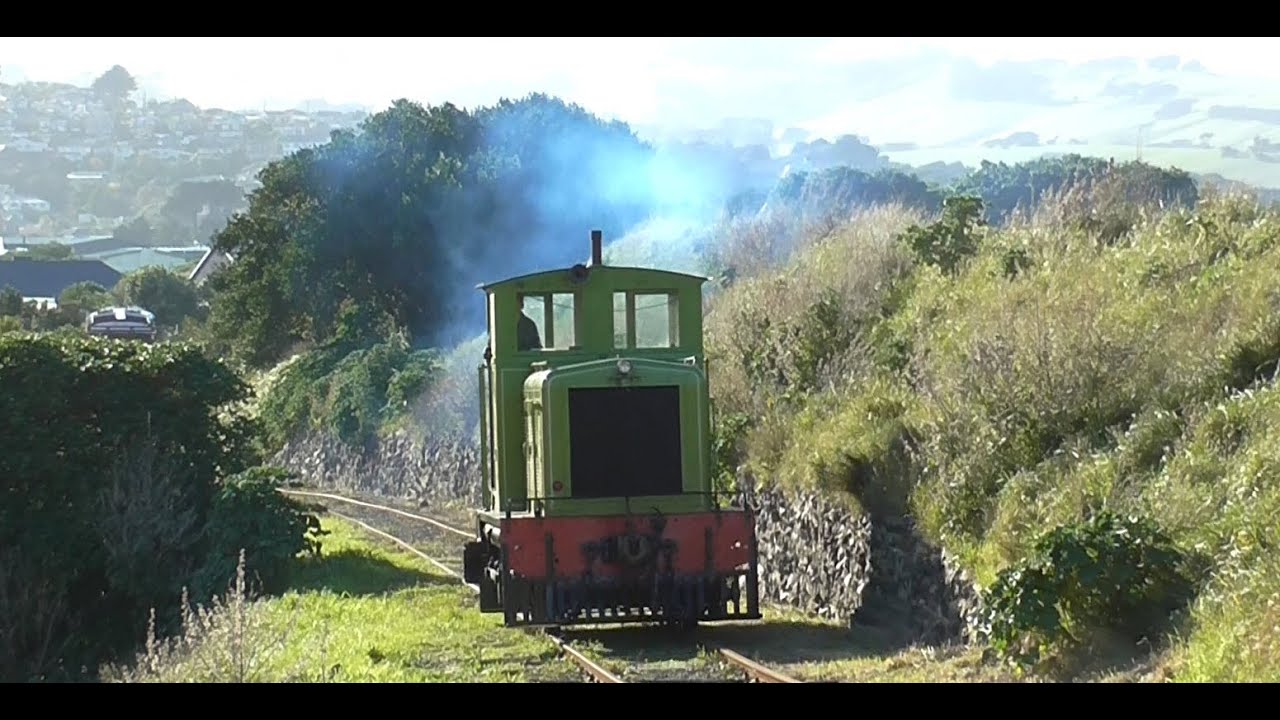 Tr81 running on the Ocean Beach Railway Dunedin - YouTube