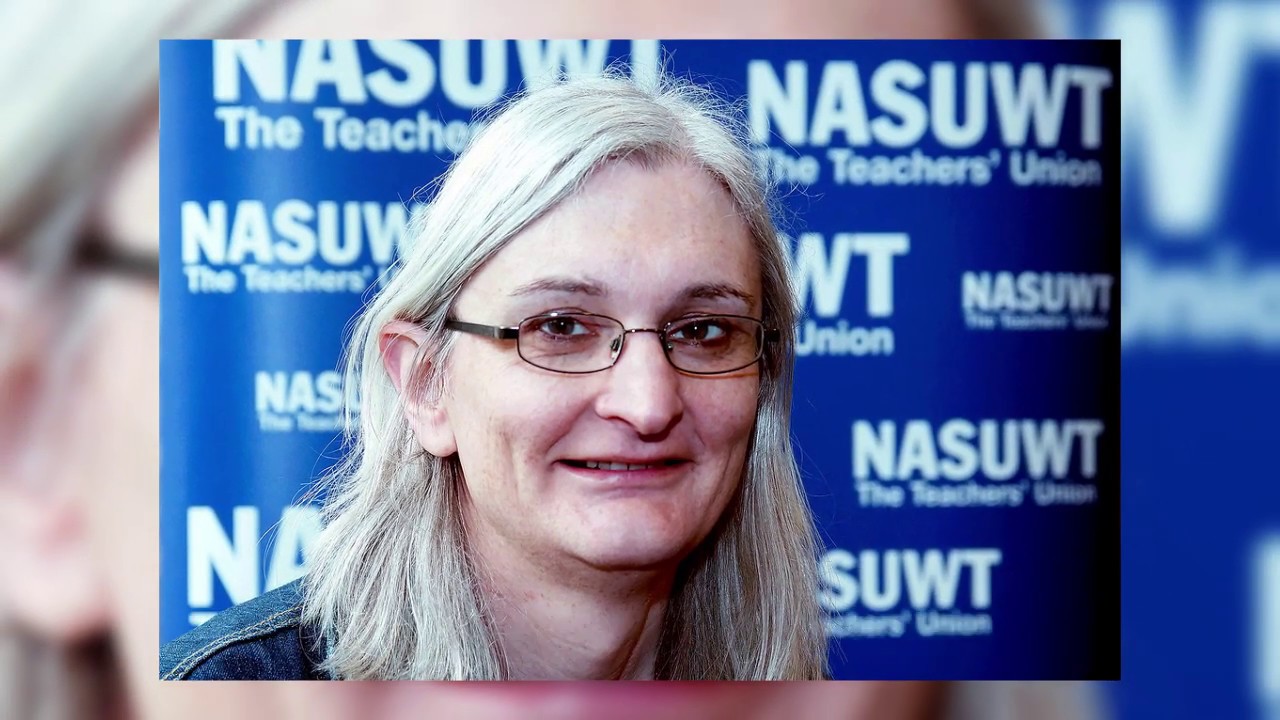 Trans woman Debbie Hayton is accused of transphobia - YouTube