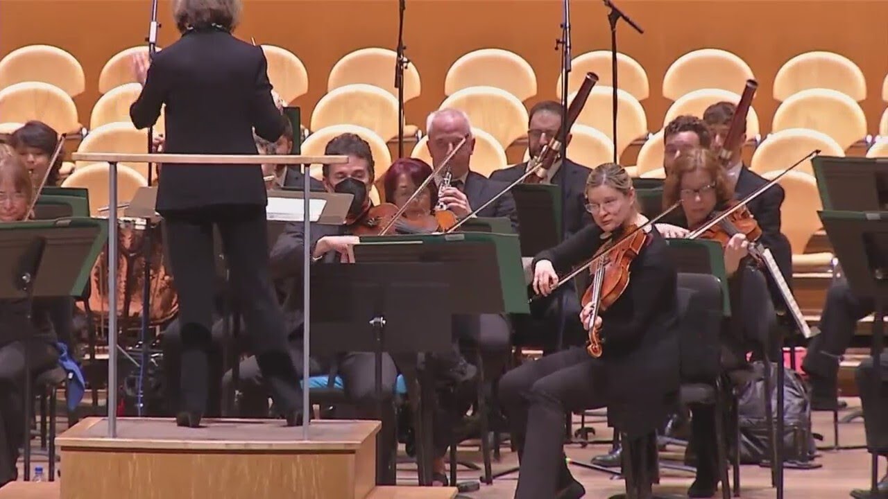 Buffalo Philharmonic Orchestra connecting to eclipse - YouTube