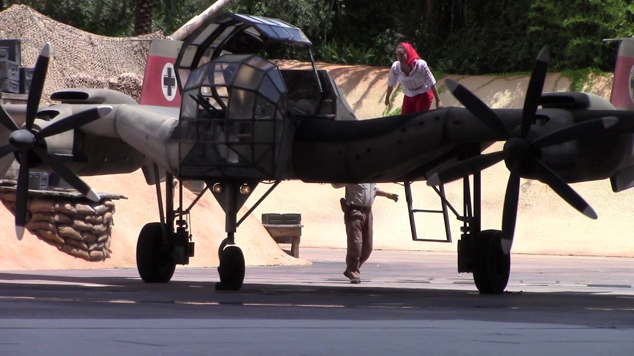 Indiana Jones Stunt Spectacular - Airplane Explosion Scene - Hollywood ...