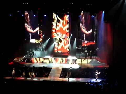Miley Cyrus Wonder World Tour 2009 "I love Rock & Roll" - YouTube