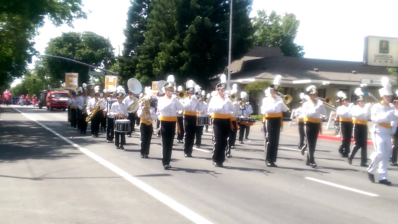 EHS Marching Band - Redding Rodeo Parade 2015 - YouTube