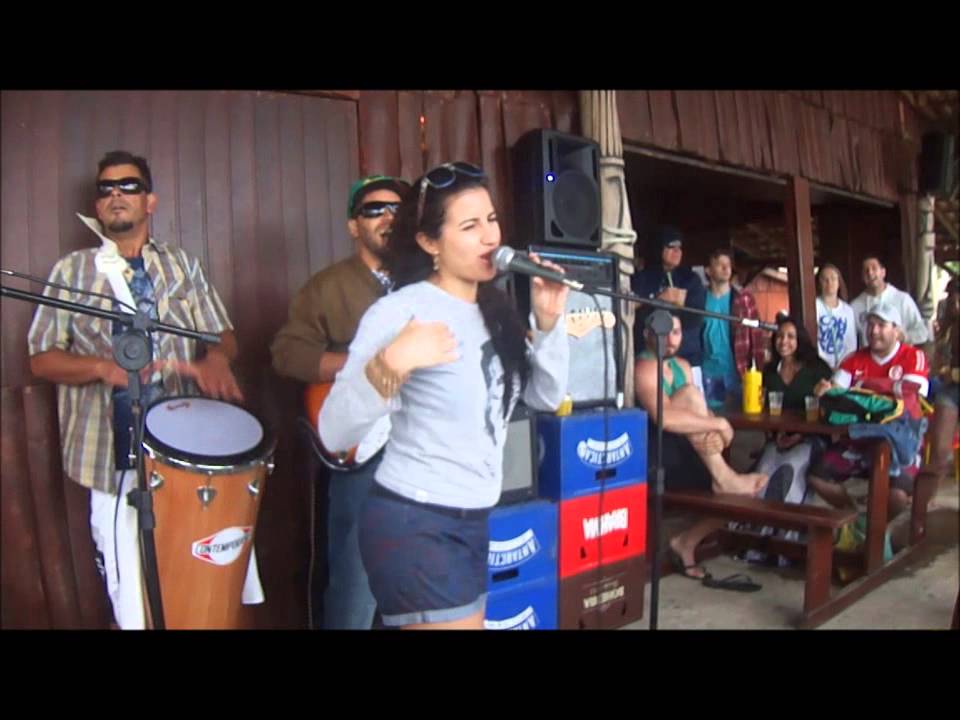 Lili Fernandes canta "Amigo Punk" - YouTube